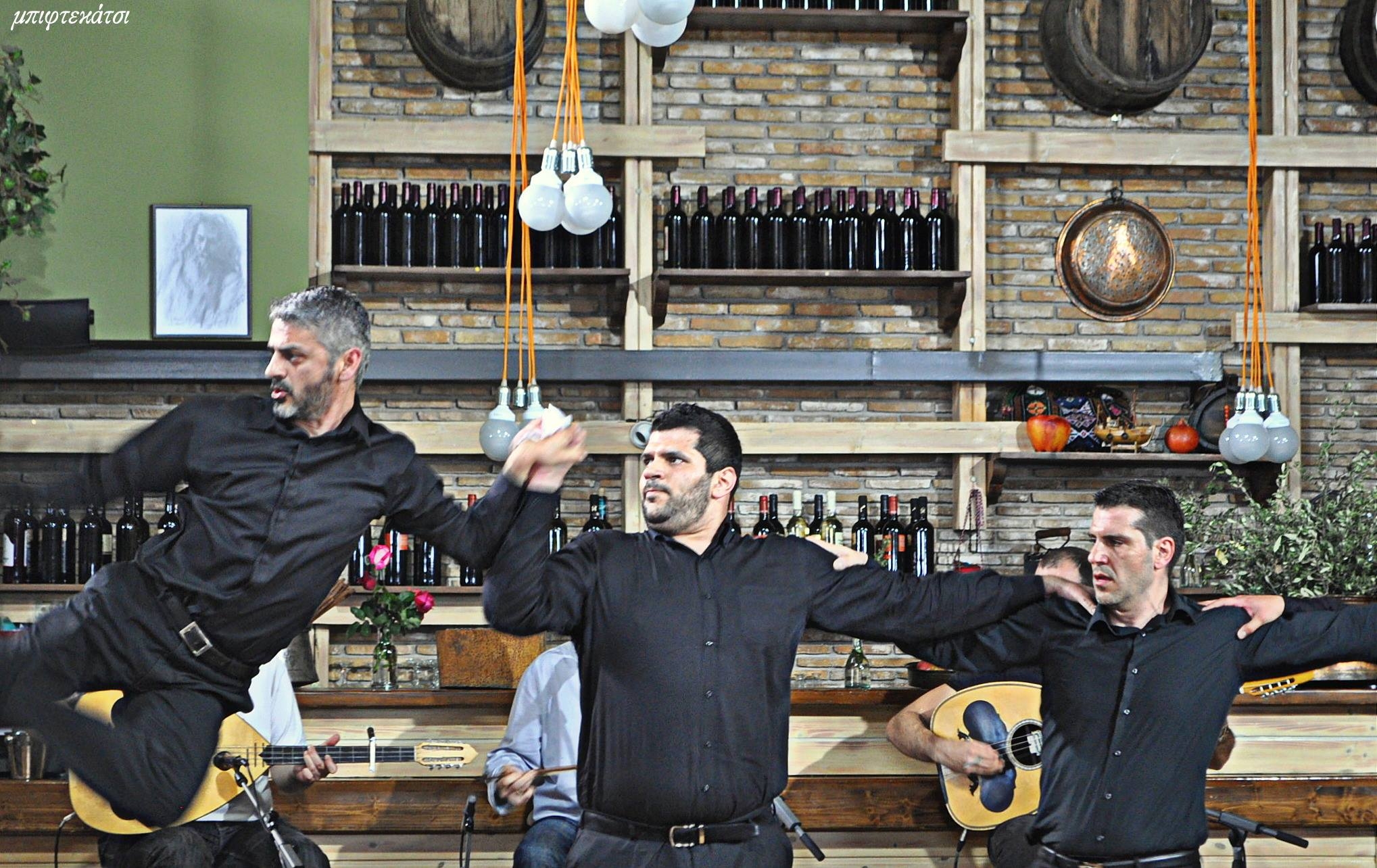 "Το αλάτι της γής" : Αφιέρωμα στο Νίκο Ξυλούρη | Λαογραφικός ...